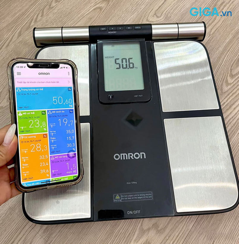 Cân đo lượng mỡ OMRON CARE HBF-702T có khả năng phân tích tỷ lệ cơ thể